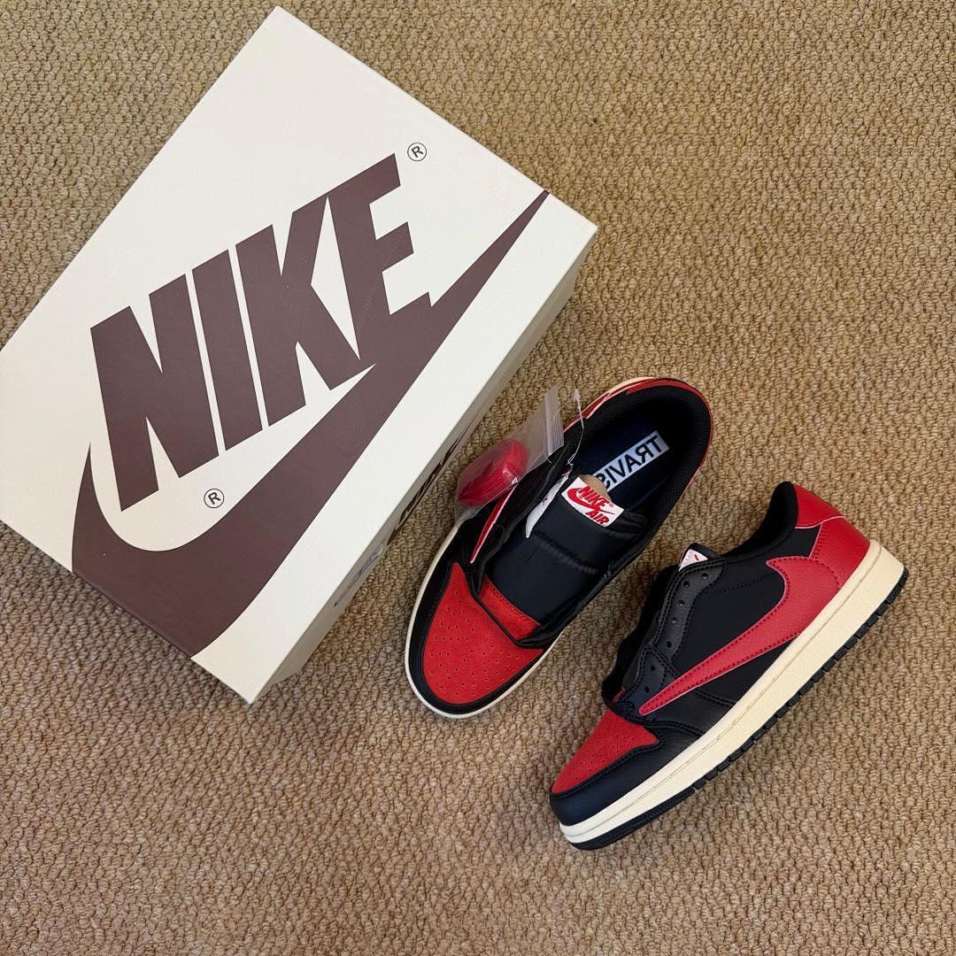 Travis Scott Air Jordan 1 Low OG 'Chicago' Reverse Swoosh Black Red ...