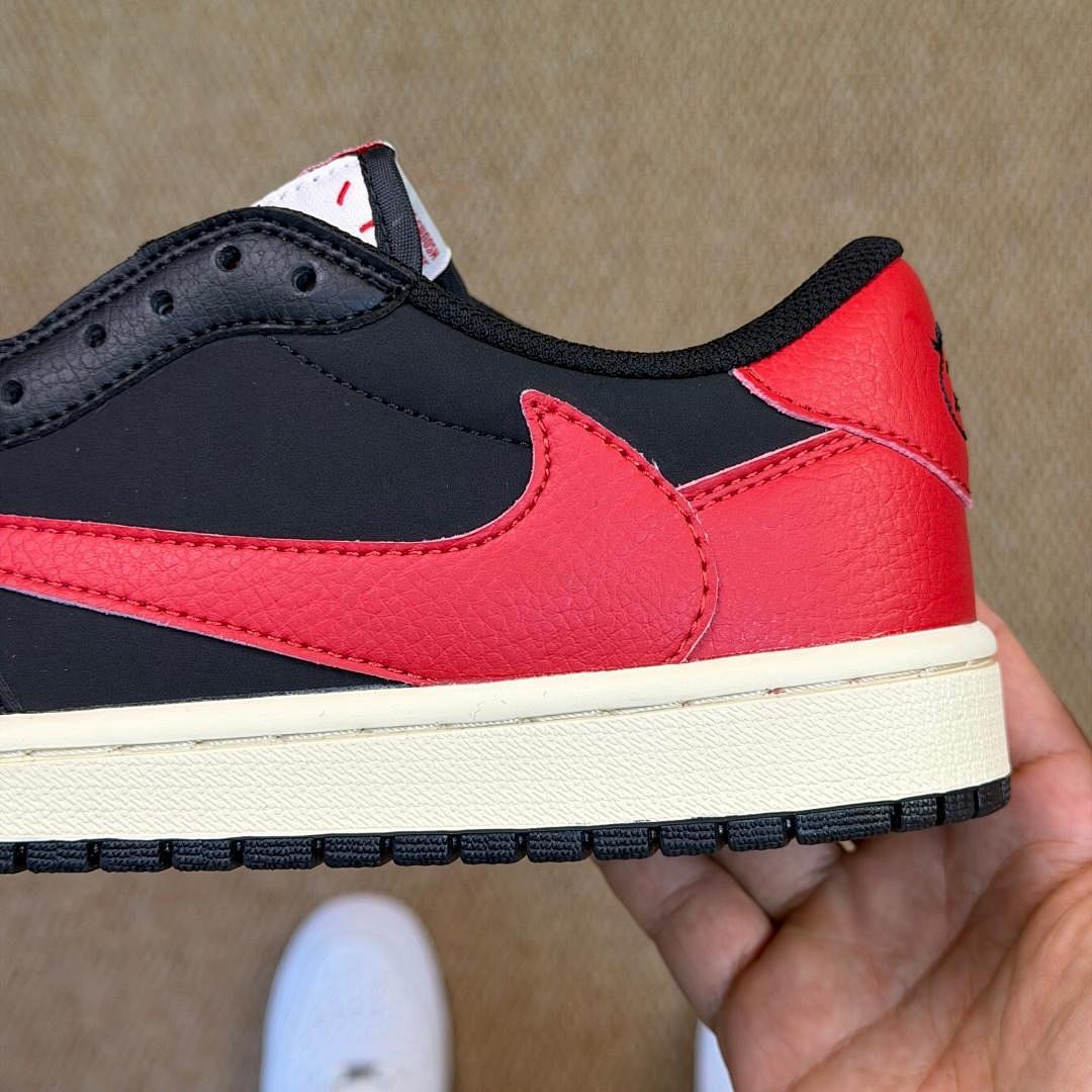 Travis Scott Air Jordan 1 Low OG 'Chicago' Reverse Swoosh Black Red ...